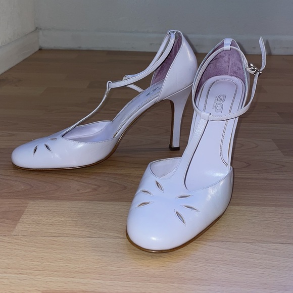 Anne Klein | Shoes | Go Anne Klein 9s Lavender Lilac Purple T Strap ...